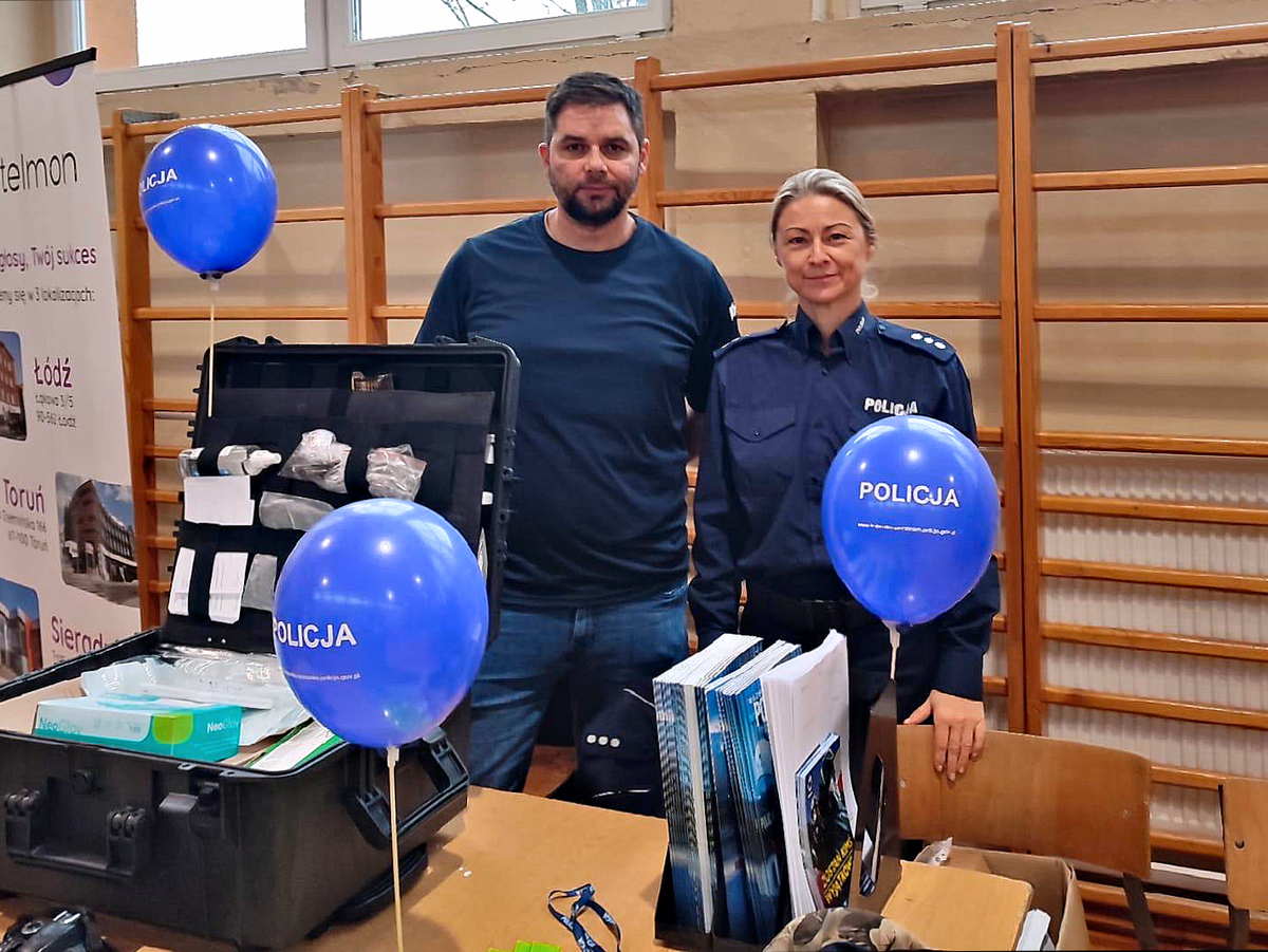 Promocja zawodu policjanta na targach pracy - Wiadomości - KMP w Toruniu